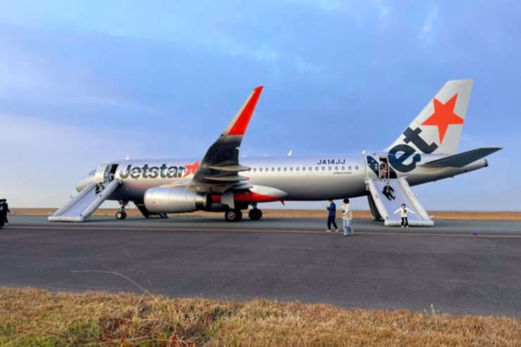Jetstar Flight From Tokyo Makes Emergency Landing And Passengers ...