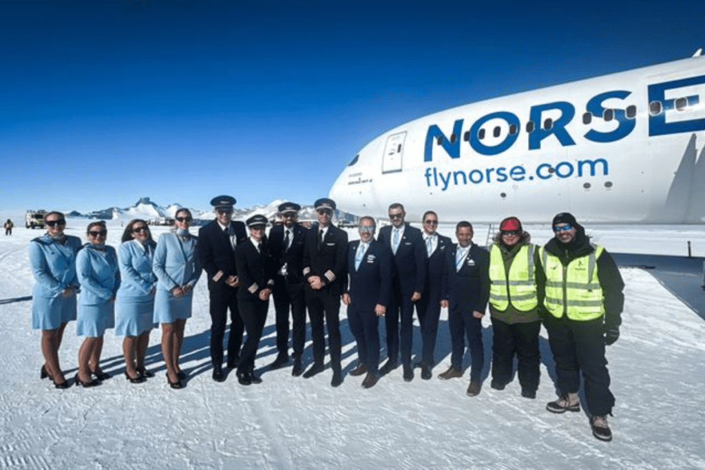 Boeing 787 Dreamliner Lands On Antarctica’s Blue Ice Runway For a ...