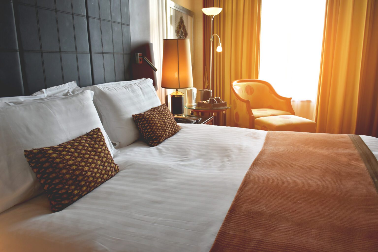 American Airlines Begins Cost Cutting At Flight Attendant Hotels After ...